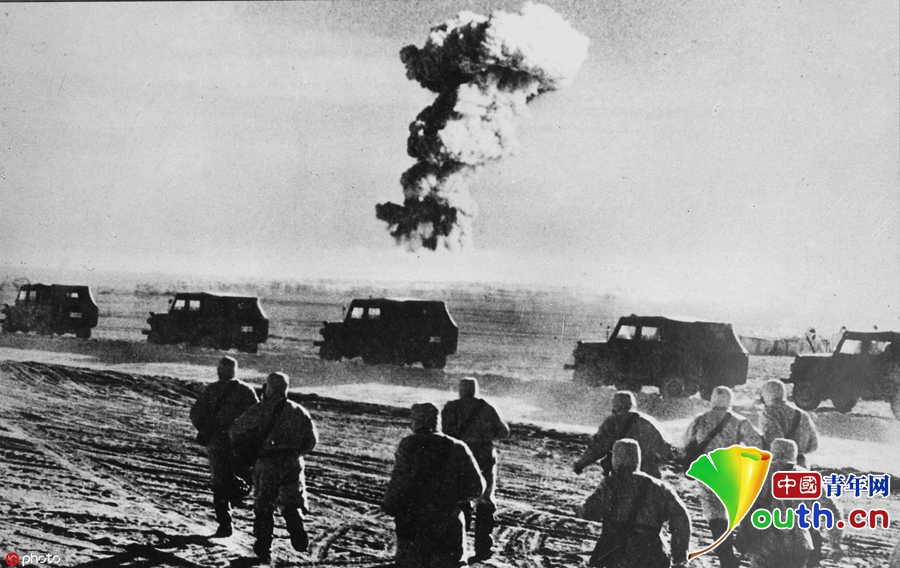 图话70年：1964年 我国第一颗原子弹爆炸成功 新闻频道 中国青年网